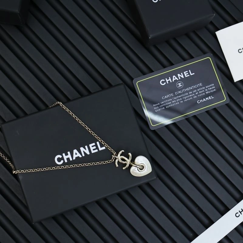 Top match Chanel Necklaces