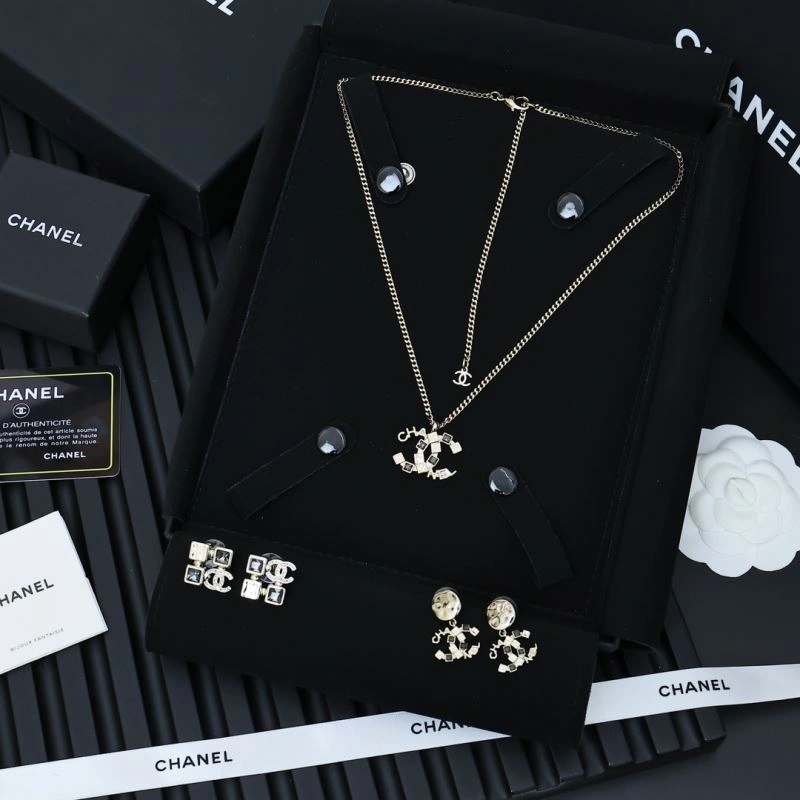 Exact replica Chanel Necklaces