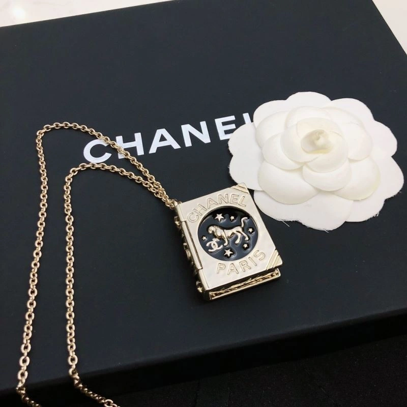 Top mirror Chanel Necklaces