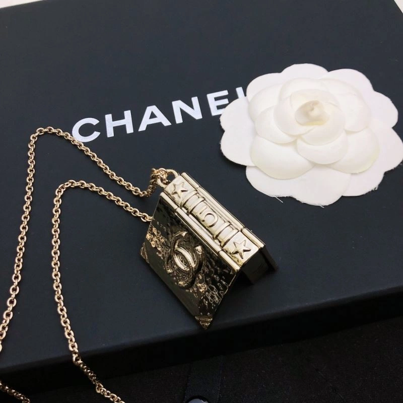 Top mirror Chanel Necklaces