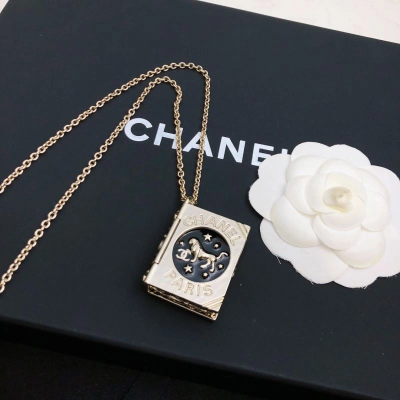 Top mirror Chanel Necklaces