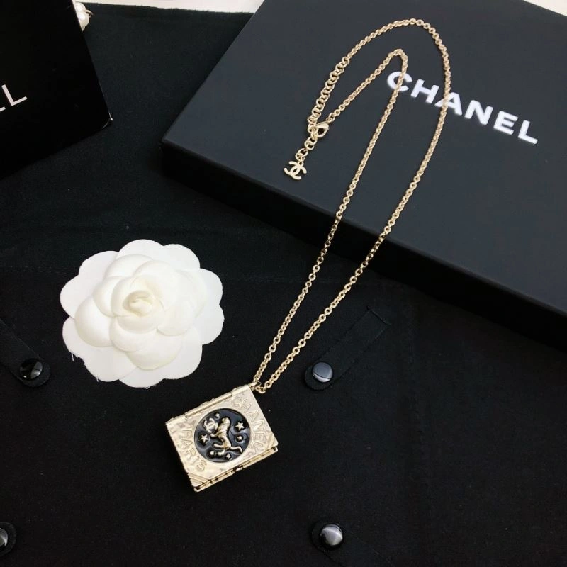 Top mirror Chanel Necklaces