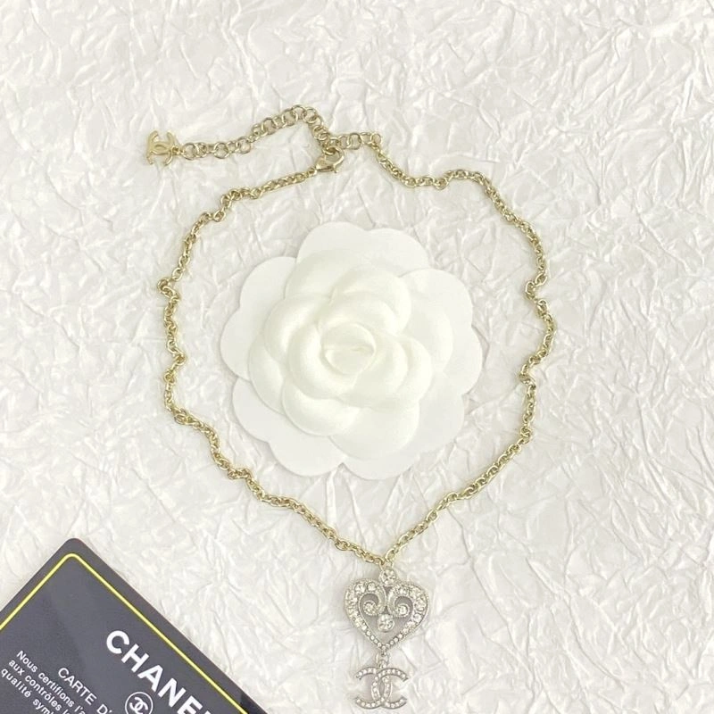 Top match Chanel Necklaces