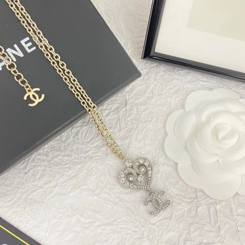 Top match Chanel Necklaces