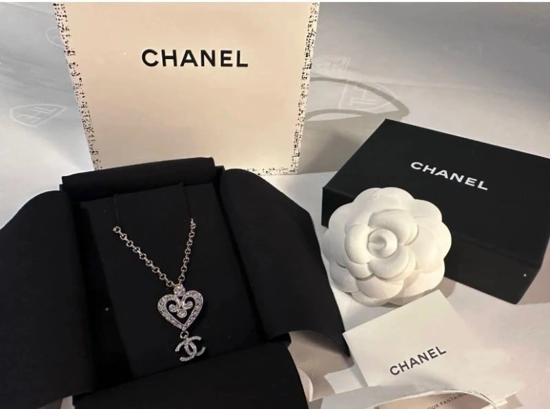 Top match Chanel Necklaces