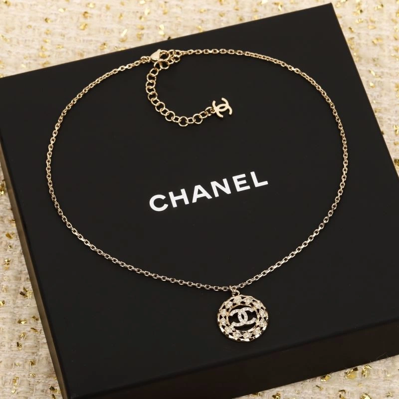 Top match Chanel Necklaces