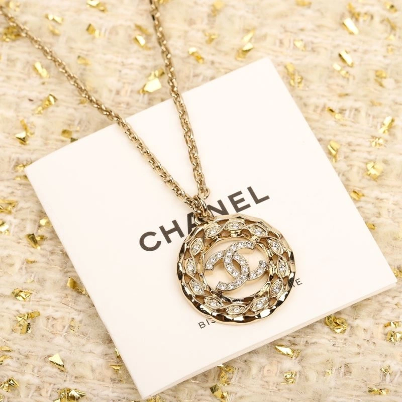 Top match Chanel Necklaces
