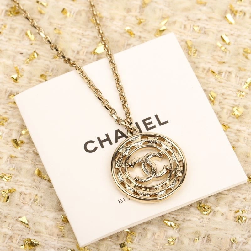 Top match Chanel Necklaces