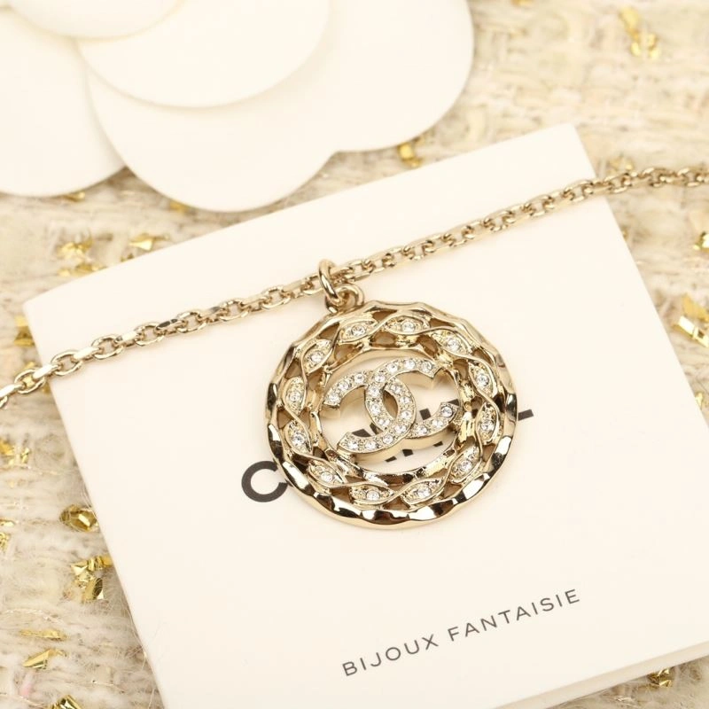 Top match Chanel Necklaces
