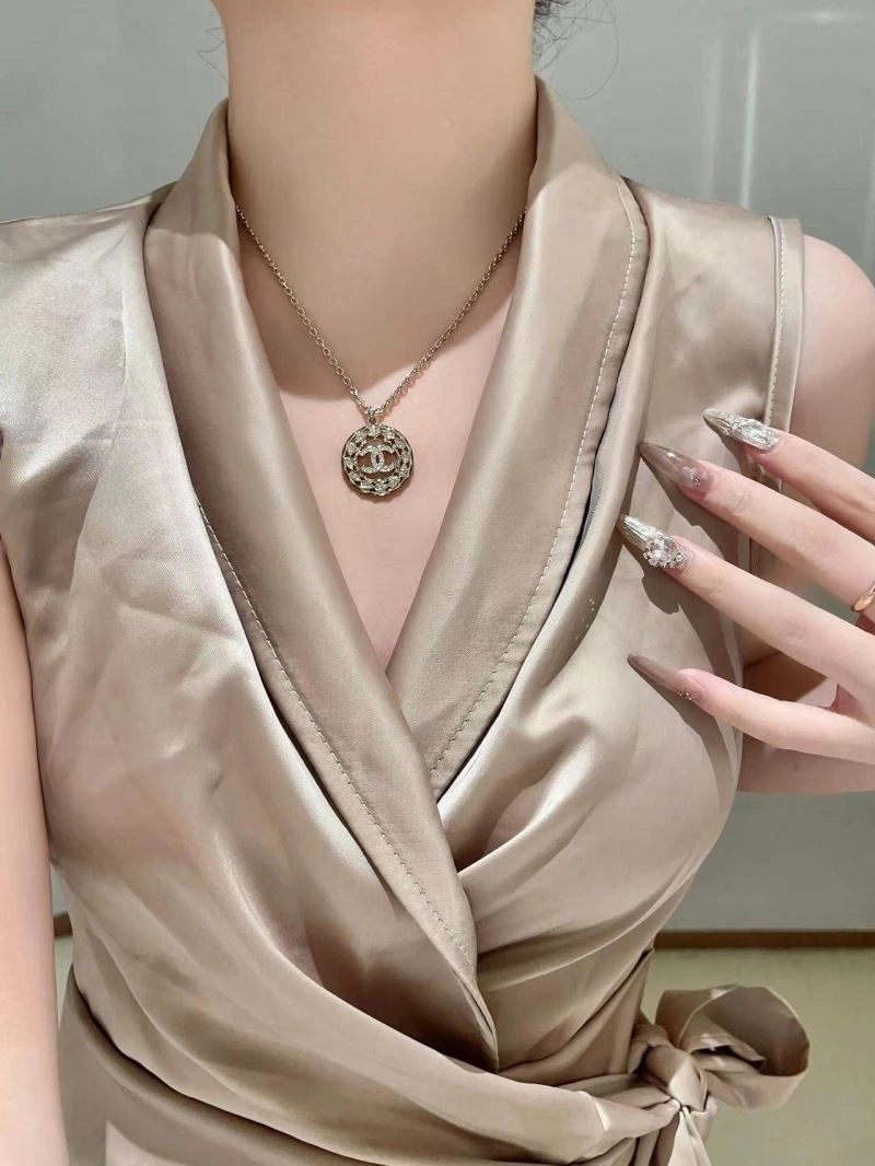 Top match Chanel Necklaces