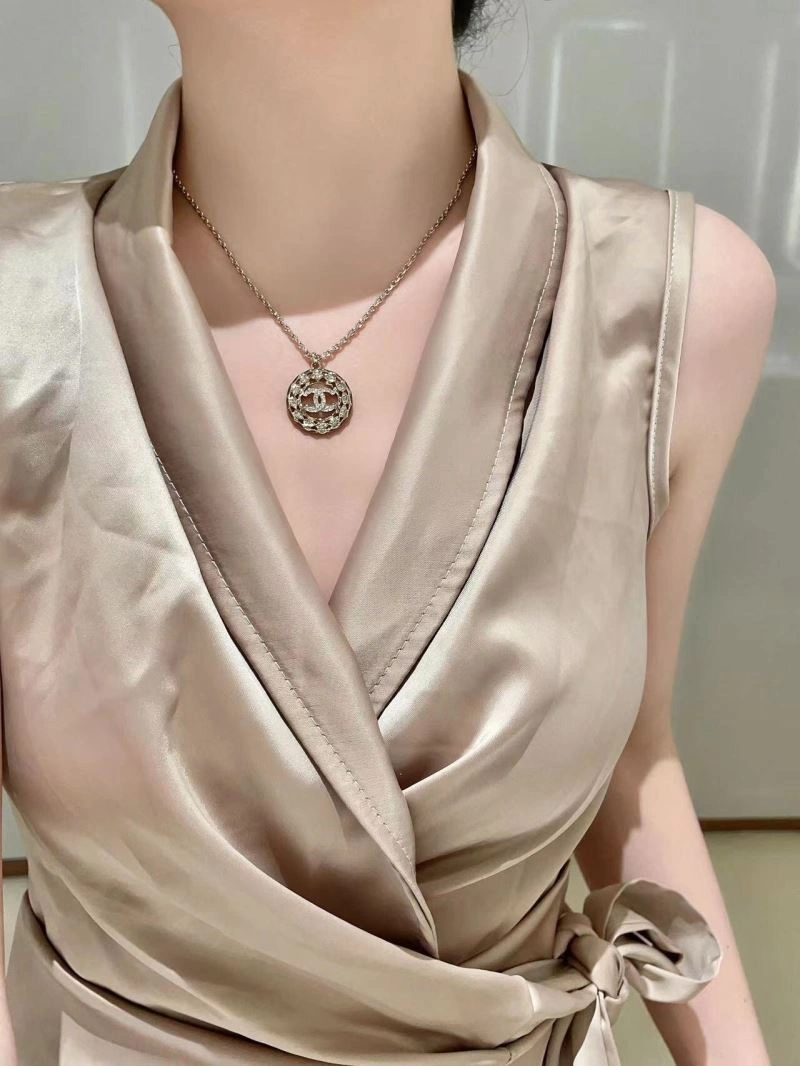 Top match Chanel Necklaces