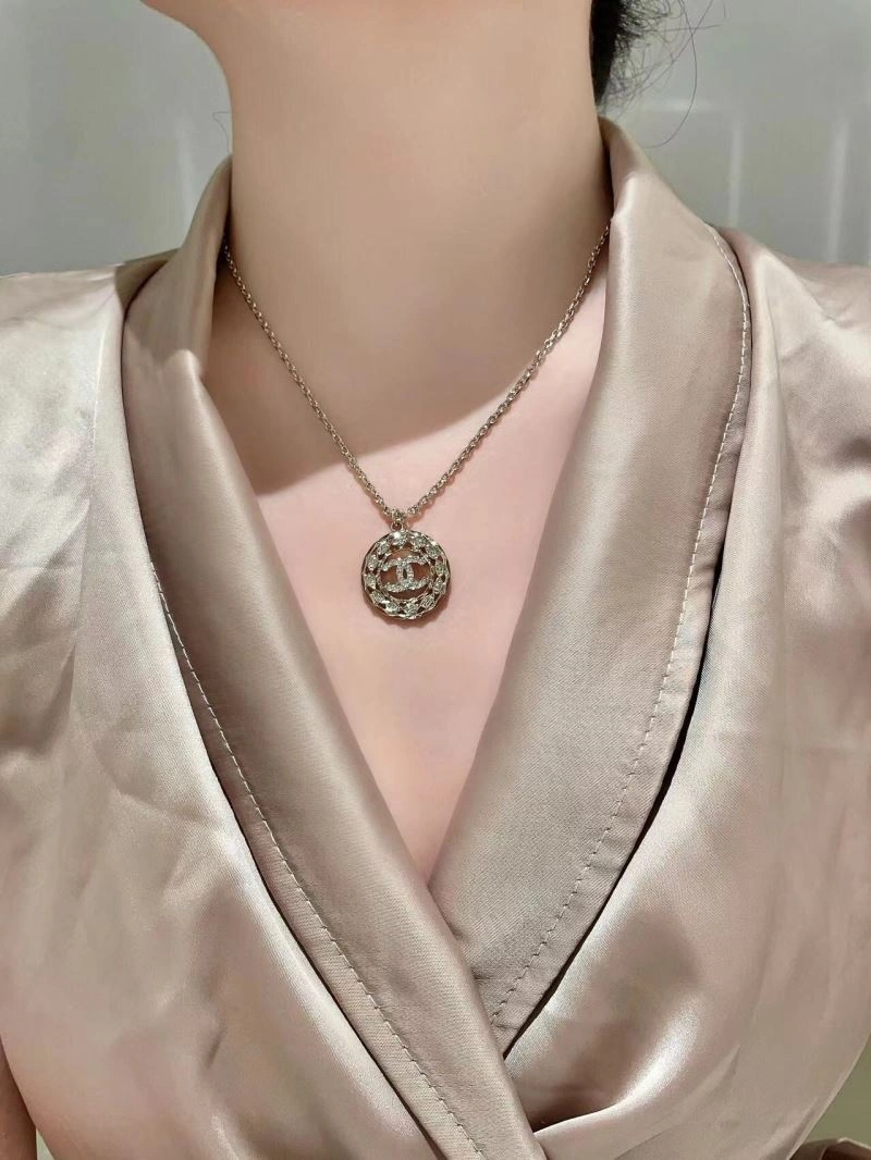 Top match Chanel Necklaces