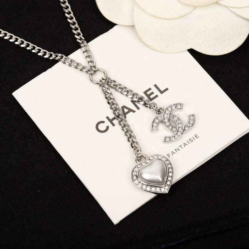 Top mirror Chanel Necklaces