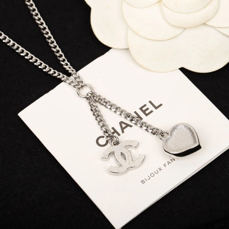 Top mirror Chanel Necklaces