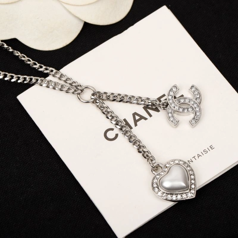 Top mirror Chanel Necklaces