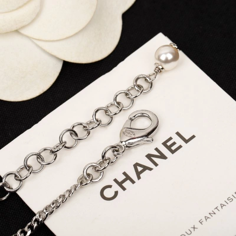 Top mirror Chanel Necklaces