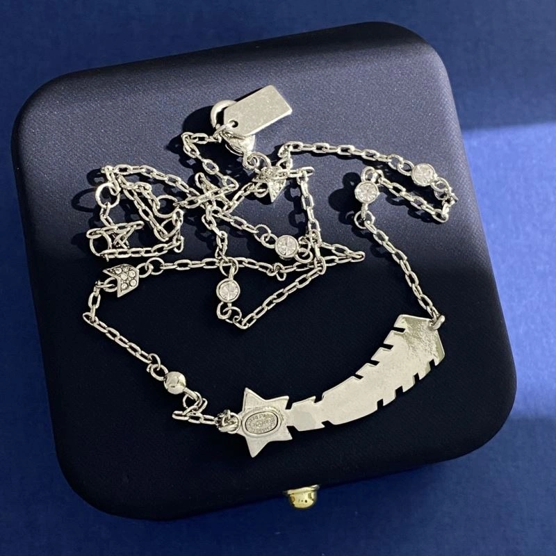 Top match Chanel Necklaces