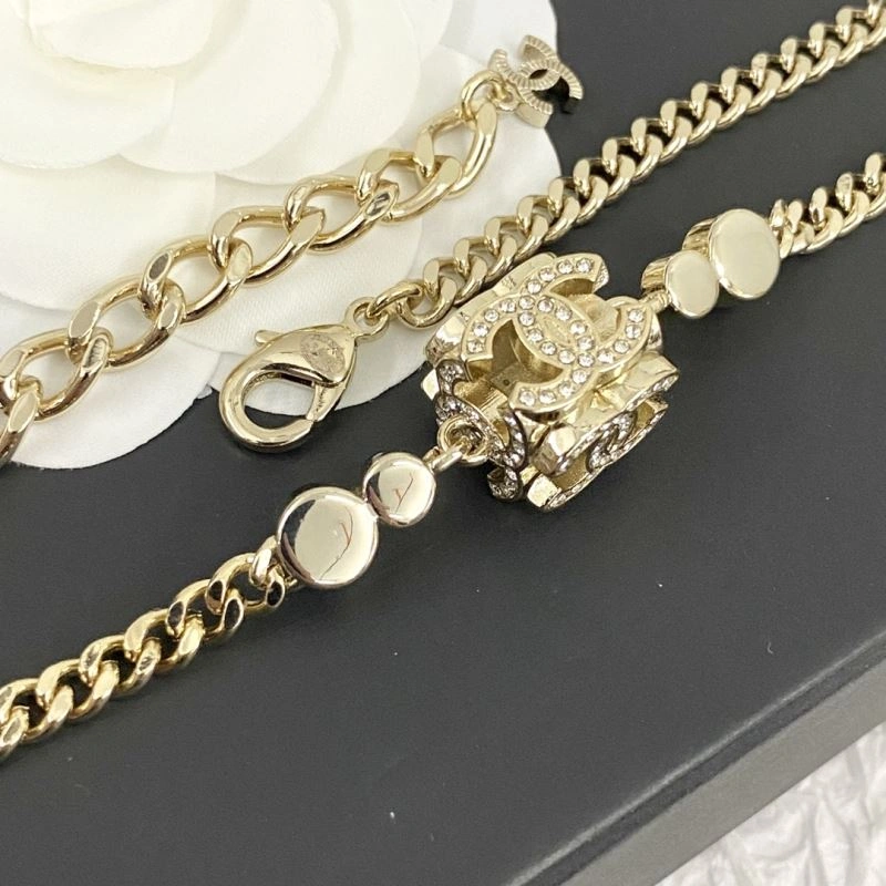 Top match Chanel Necklaces