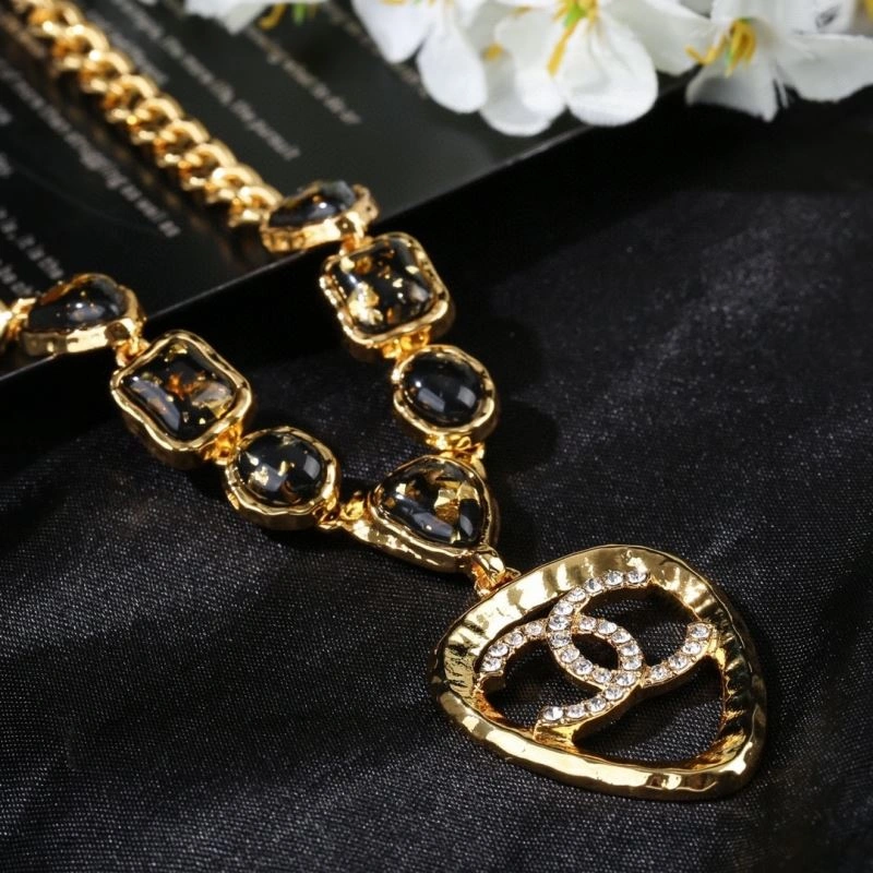 Top match Chanel Necklaces