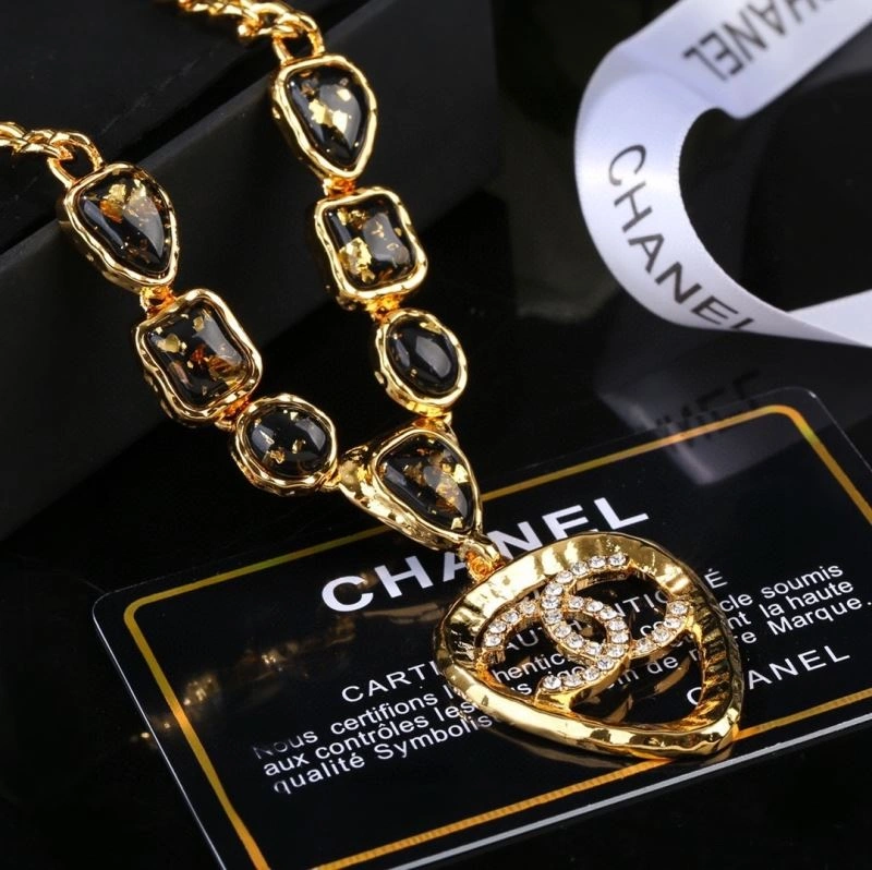 Top match Chanel Necklaces