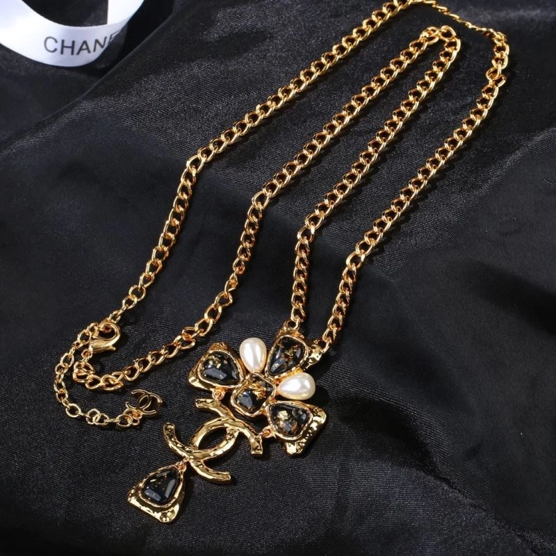 Top match Chanel Necklaces