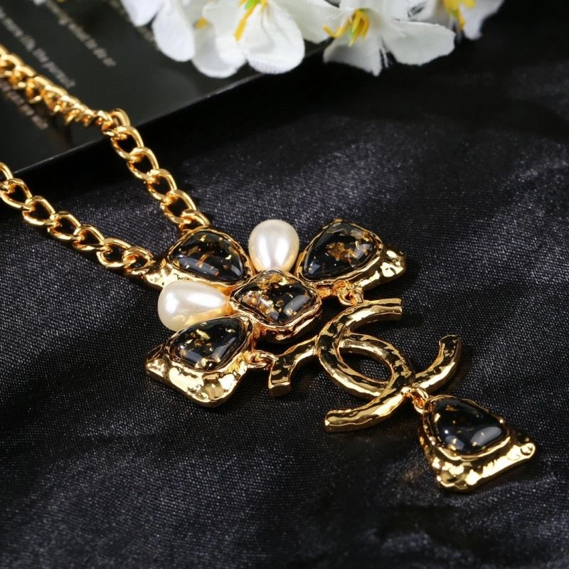 Top match Chanel Necklaces