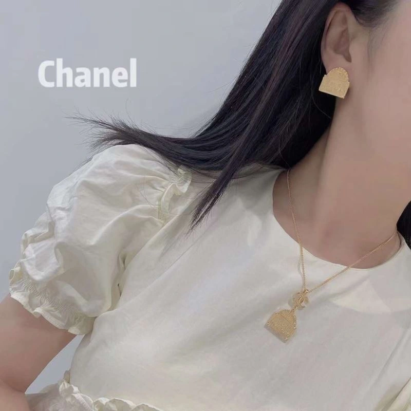 Accurate model Chanel Necklaces