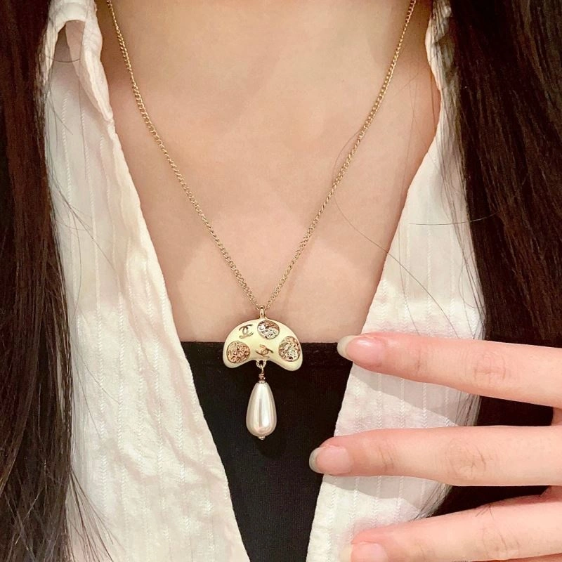 Brand-authenticated Chanel Necklaces