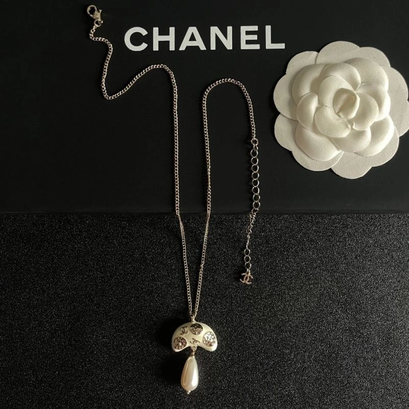 Brand-authenticated Chanel Necklaces