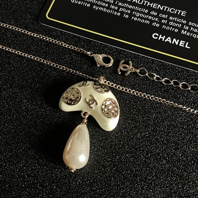Brand-authenticated Chanel Necklaces