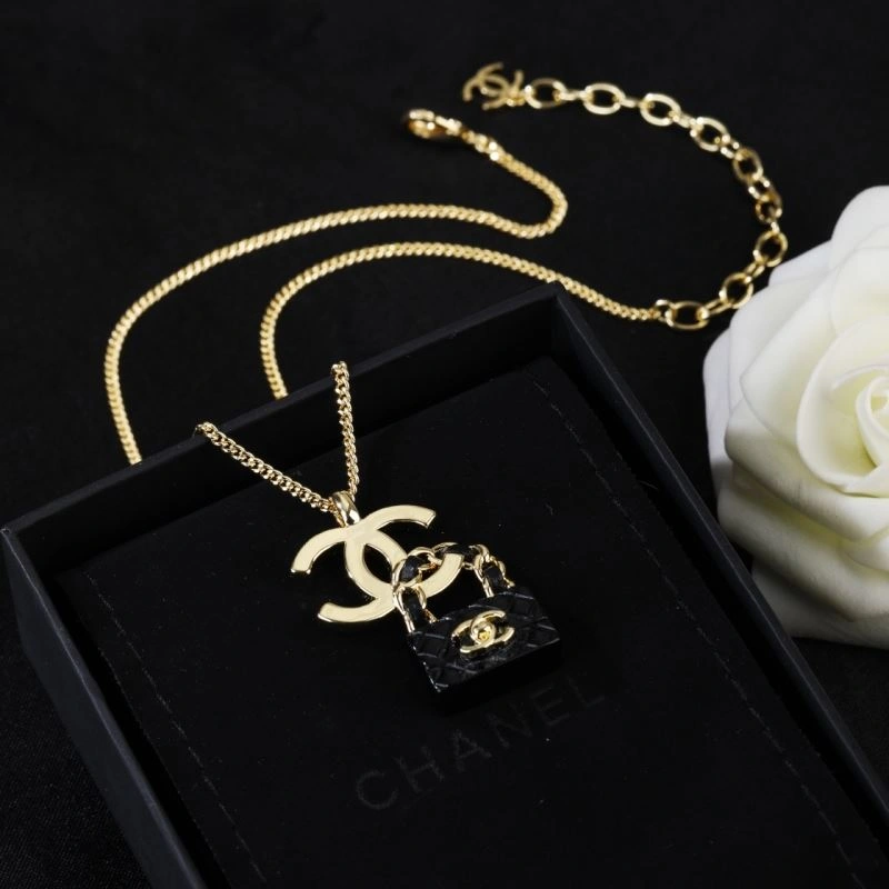 Top mirror Chanel Necklaces