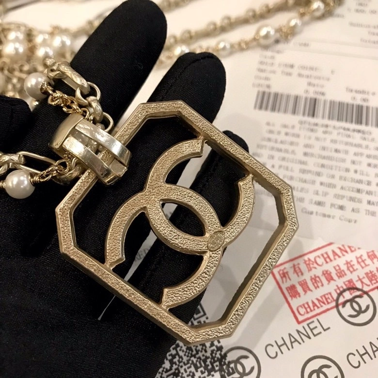 Top match Chanel Necklaces