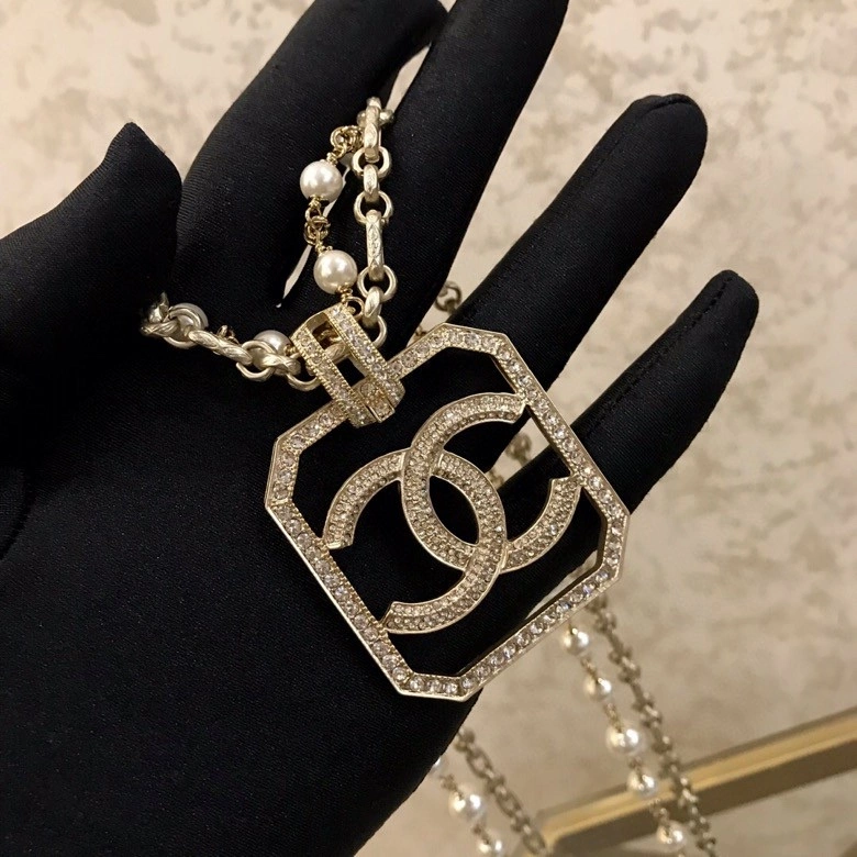 Top match Chanel Necklaces