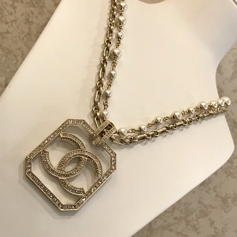 Top match Chanel Necklaces