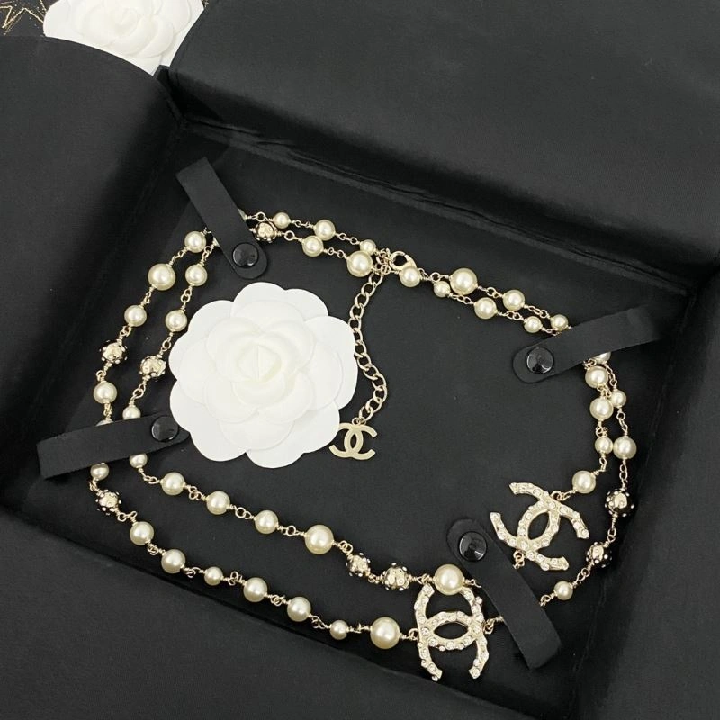 Top mirror Chanel Necklaces