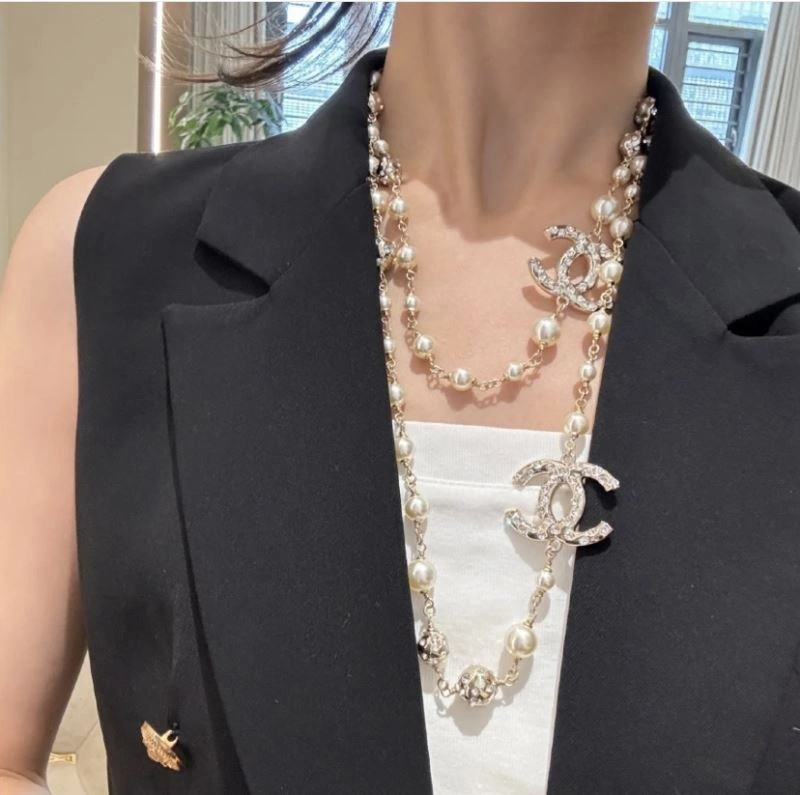 Top mirror Chanel Necklaces