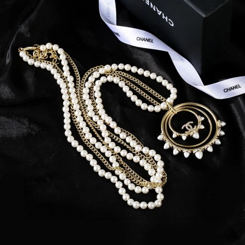 Top match Chanel Necklaces