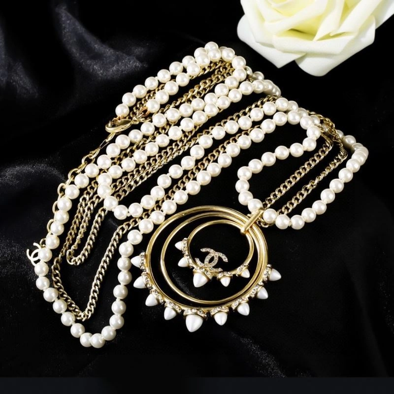 Top match Chanel Necklaces