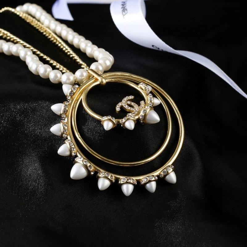 Top match Chanel Necklaces