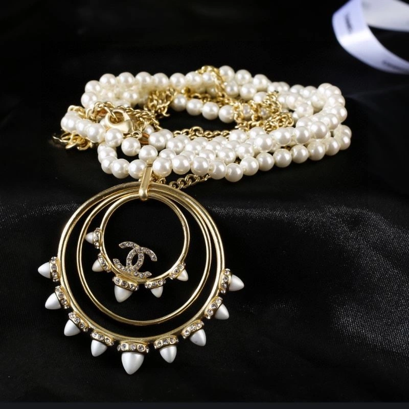 Top match Chanel Necklaces