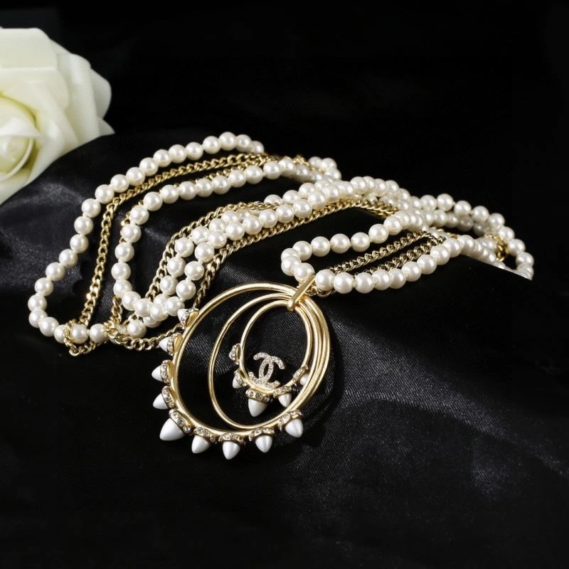 Top match Chanel Necklaces