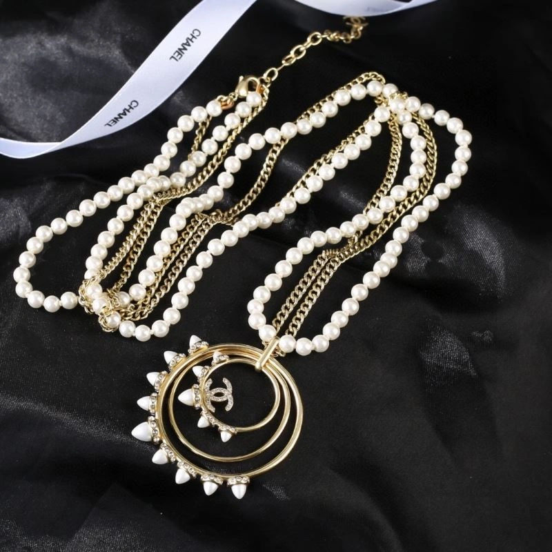 Top match Chanel Necklaces
