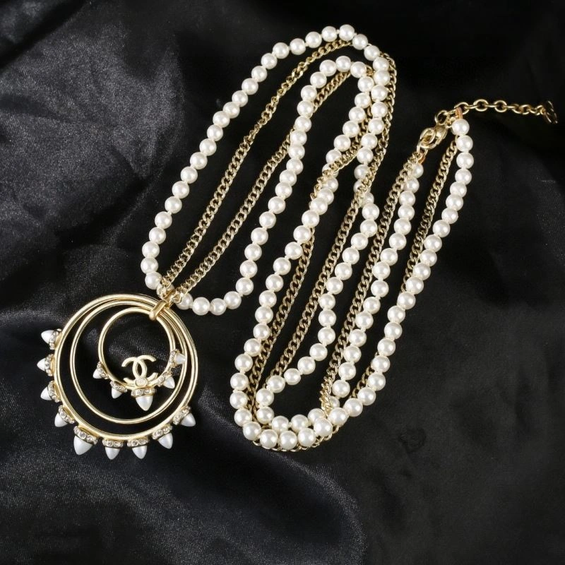 Top match Chanel Necklaces