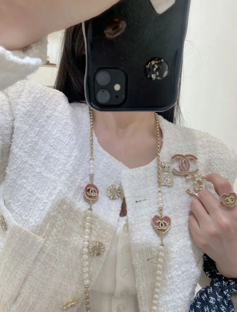 Bargain Chanel Necklaces