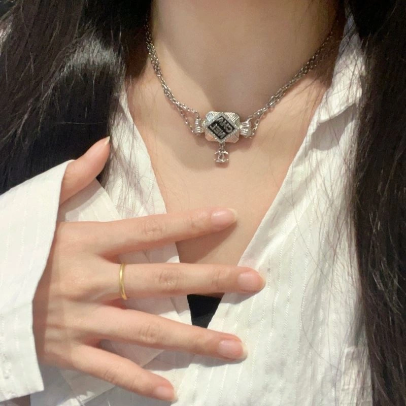 Top mirror Chanel Necklaces