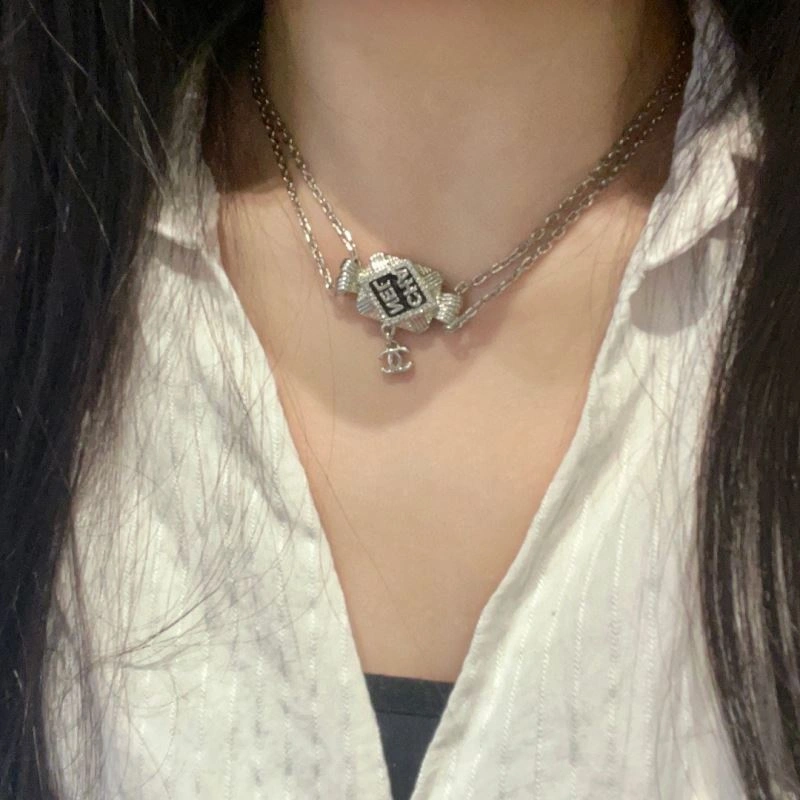 Top mirror Chanel Necklaces
