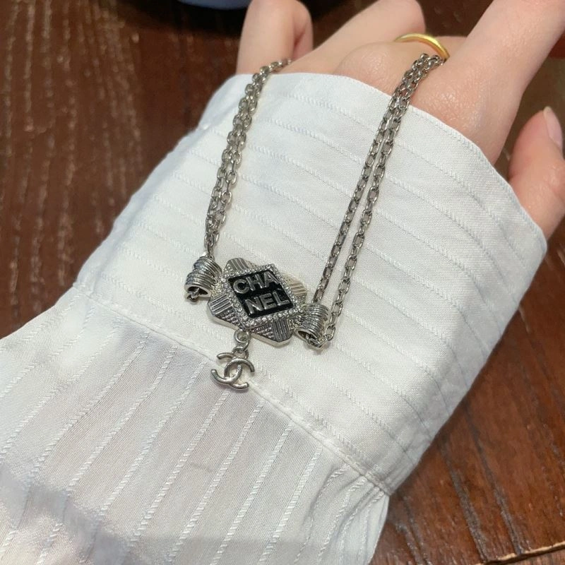 Top mirror Chanel Necklaces