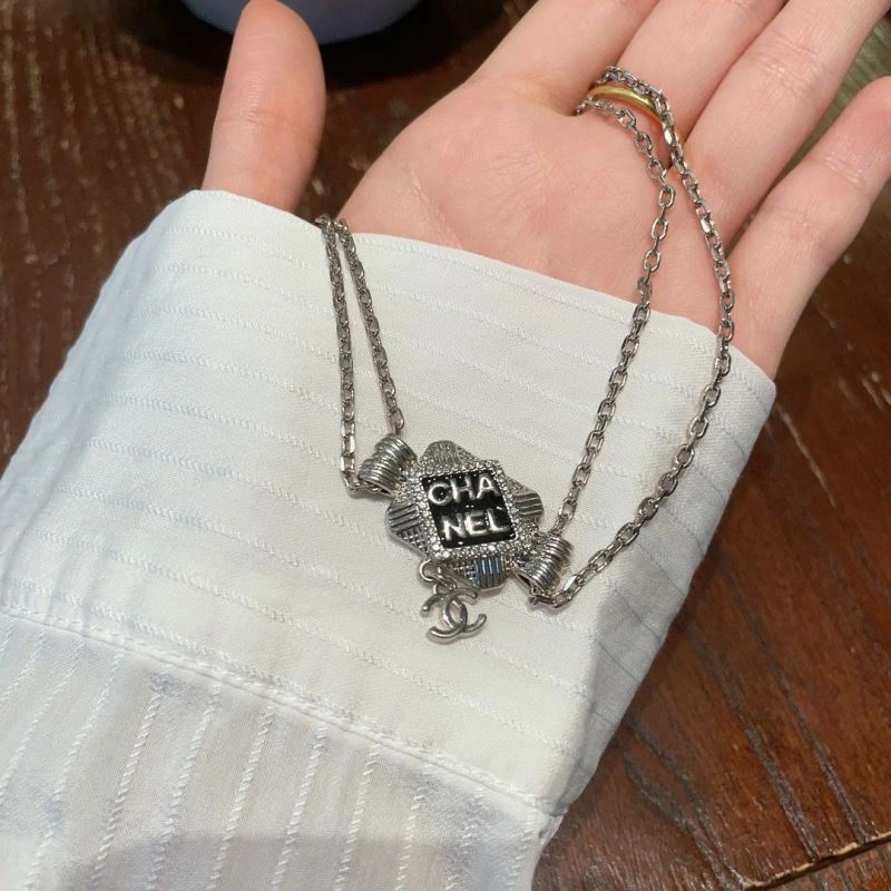 Top mirror Chanel Necklaces