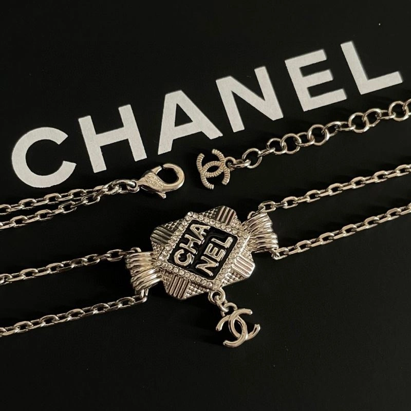 Top mirror Chanel Necklaces