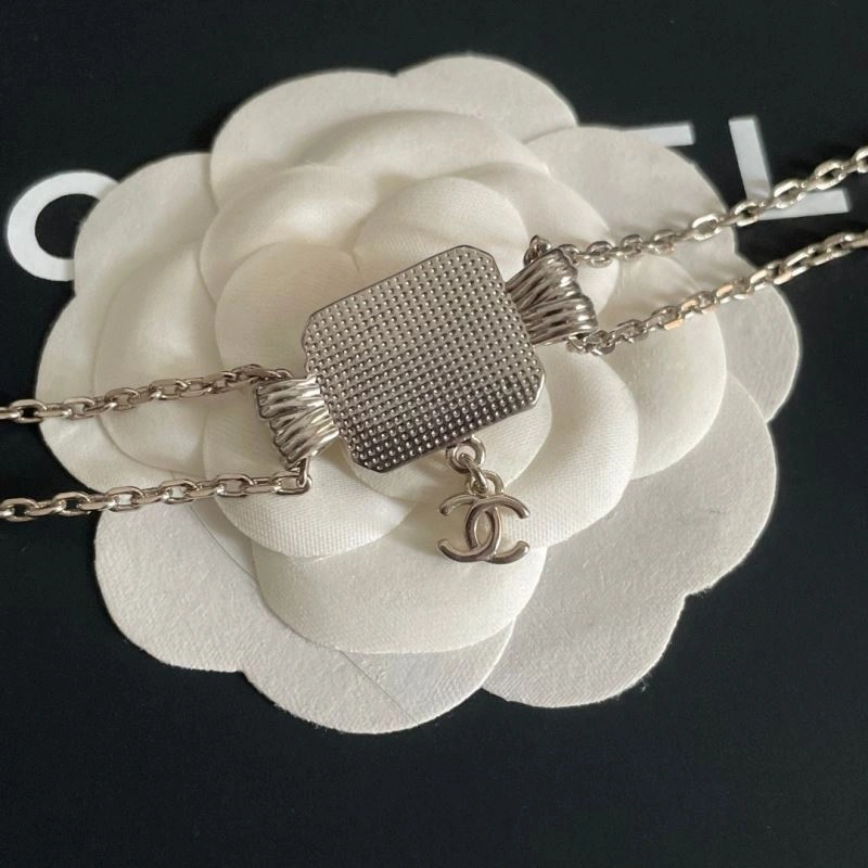 Top mirror Chanel Necklaces